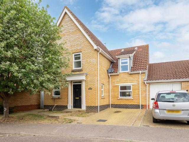 4 bedroom link detached house for sale