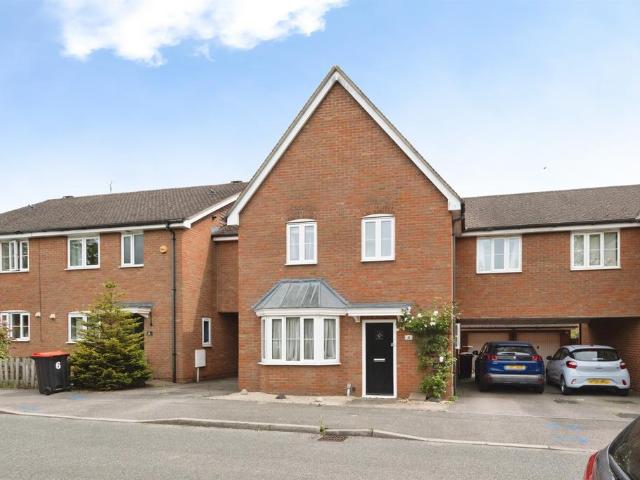 4 bedroom link detached house for sale
