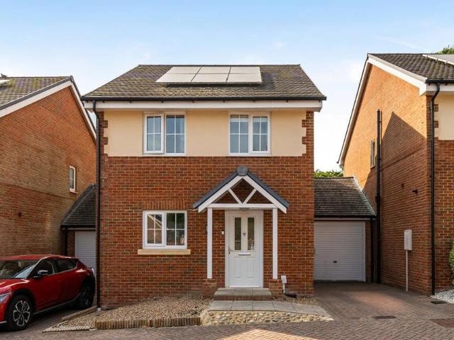 4 bedroom link detached house for sale