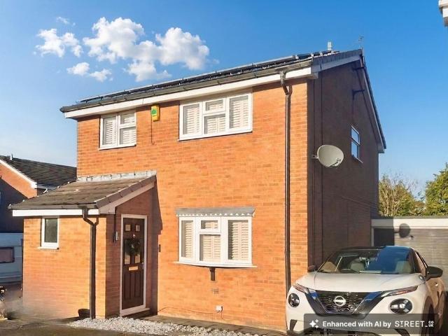4 bedroom link detached house for sale