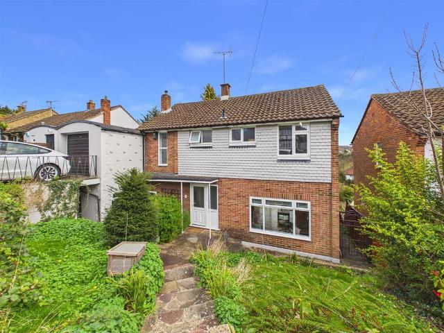4 bedroom link detached house for sale