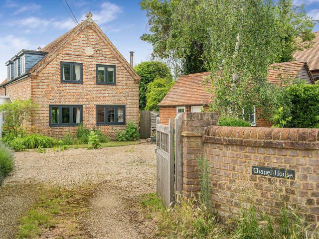 4 bedroom link detached house for sale