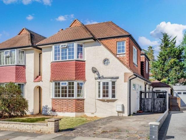 4 bedroom link detached house for sale