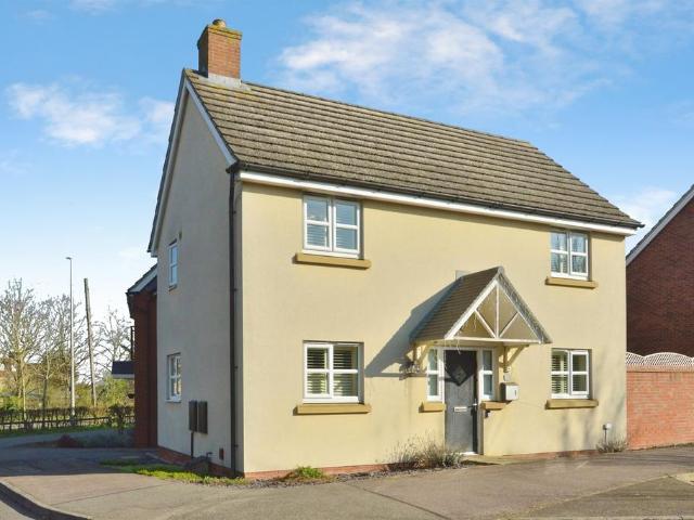 4 bedroom link detached house for sale