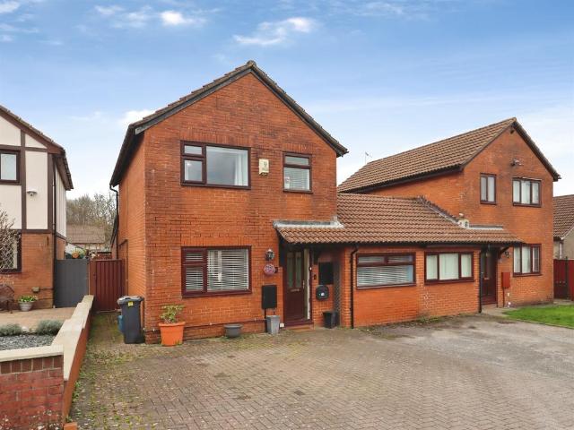 4 bedroom link detached house for sale