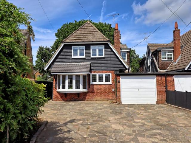 4 bedroom link detached house for sale