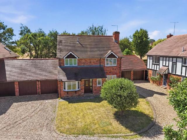 4 bedroom link detached house for sale