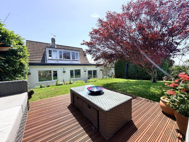 4 bedroom link detached house for sale