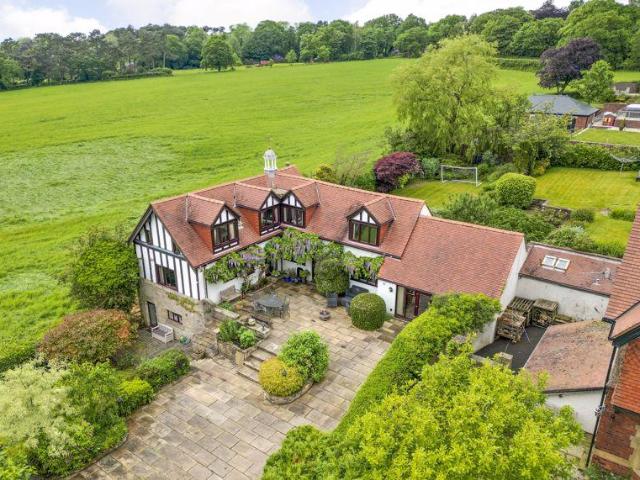 4 bedroom link detached house for sale