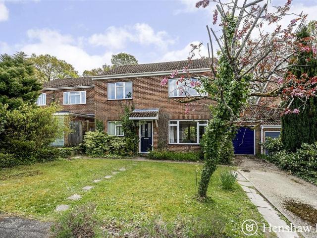 4 bedroom link detached house for sale