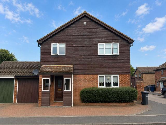 4 bedroom link detached house for sale