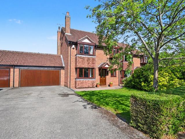 4 bedroom link detached house for sale