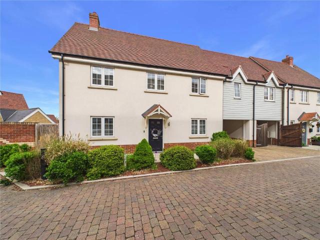 4 bedroom link detached house for sale