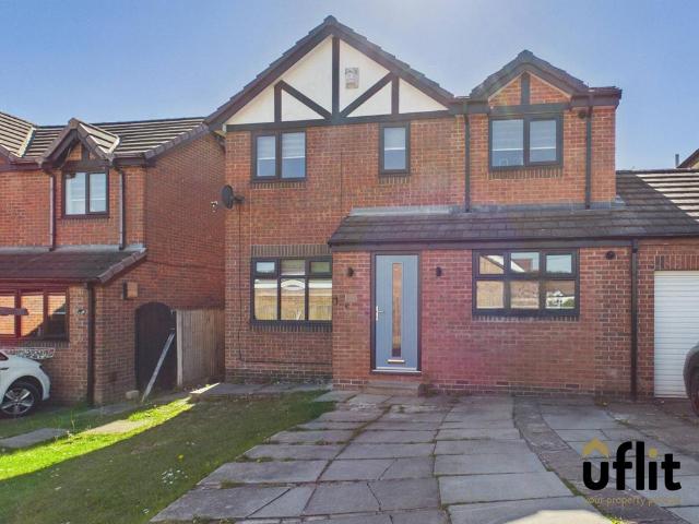 4 bedroom link detached house for sale