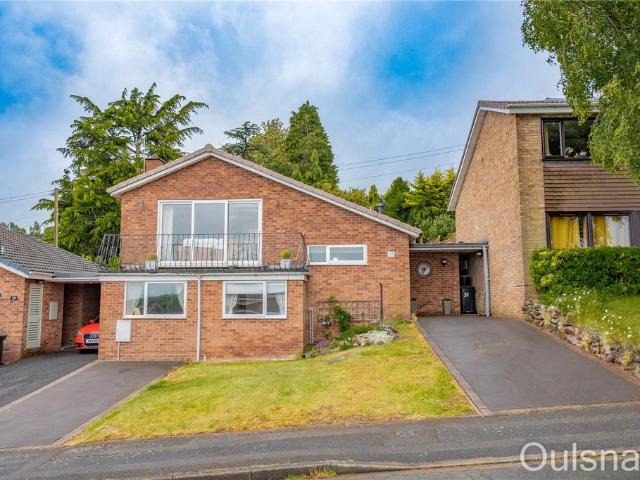 4 bedroom link detached house for sale