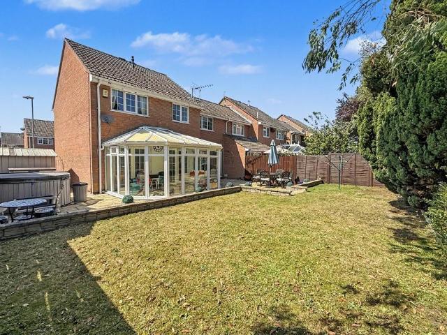 4 bedroom link detached house for sale