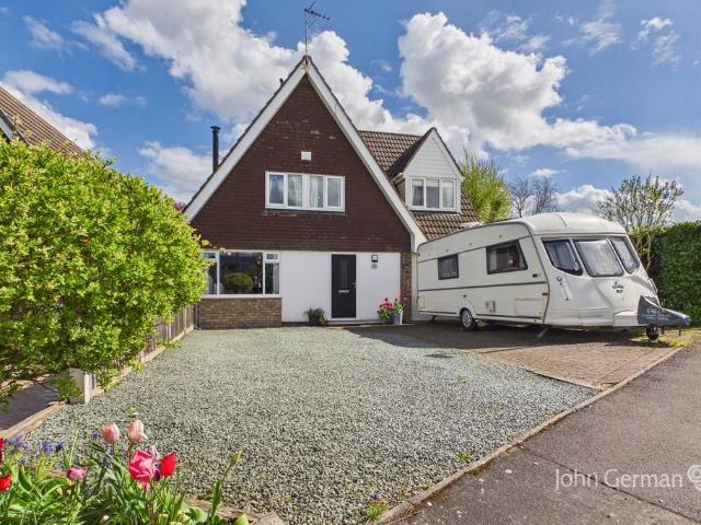 4 bedroom link detached house for sale