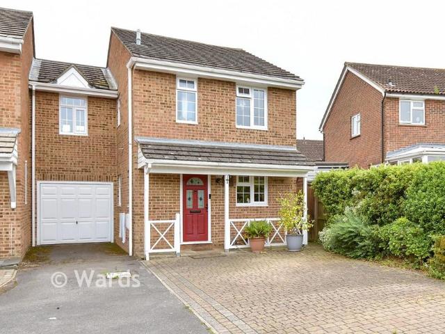 4 bedroom link detached house for sale