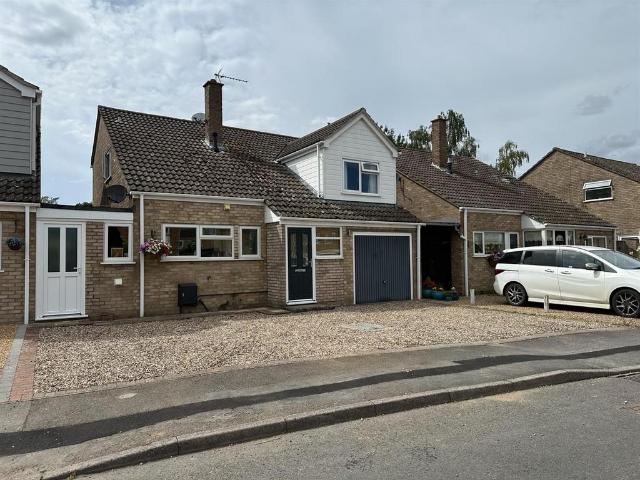 4 bedroom link detached house for sale
