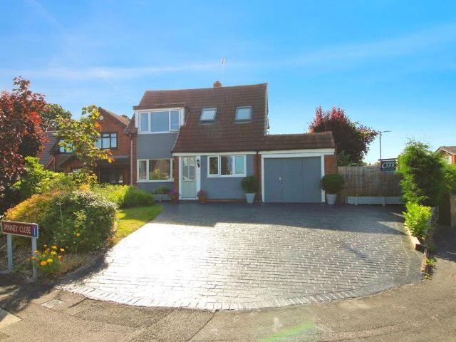 4 bedroom link detached house for sale