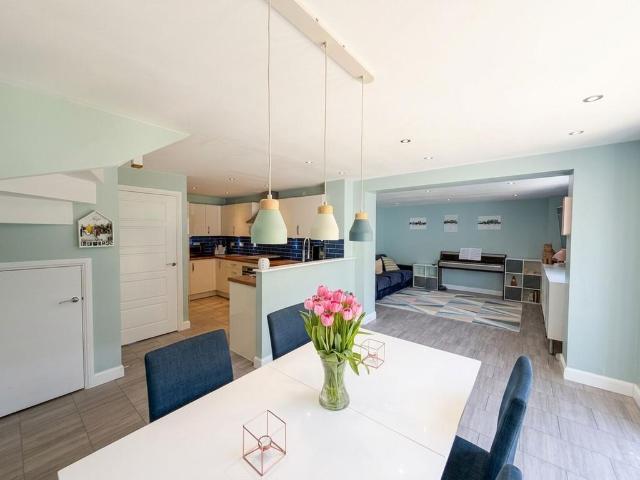 4 bedroom link detached house for sale