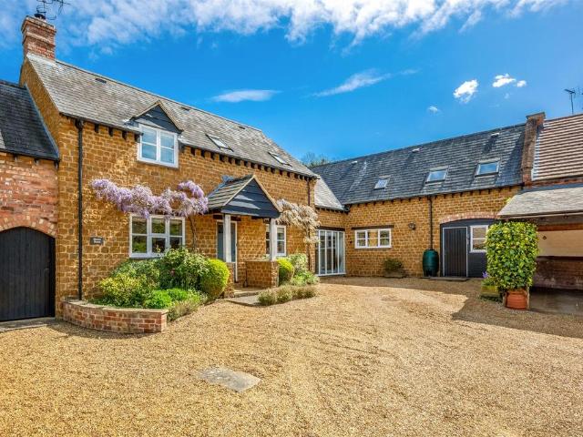 4 bedroom link detached house for sale