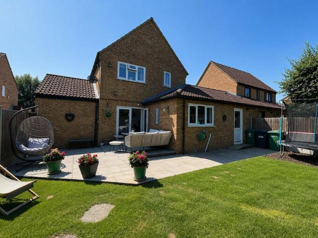 4 bedroom link detached house for sale