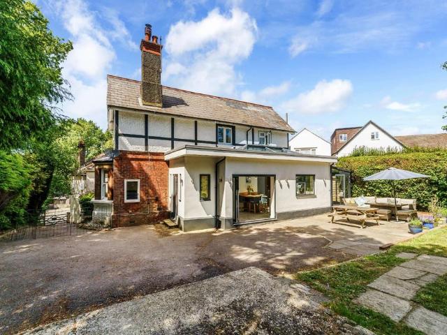 4 bedroom link detached house for sale