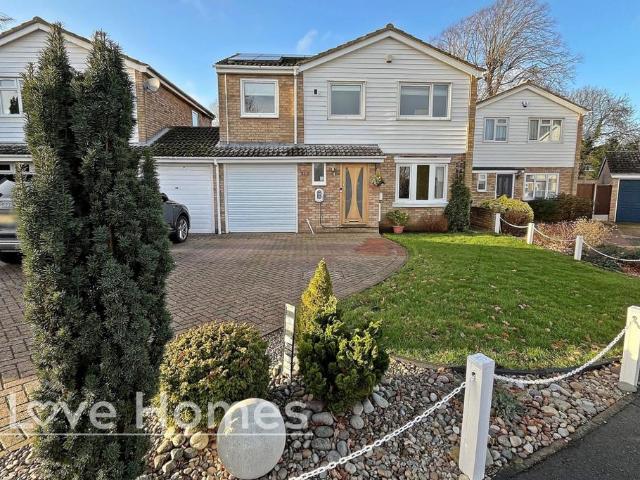 4 bedroom link detached house for sale