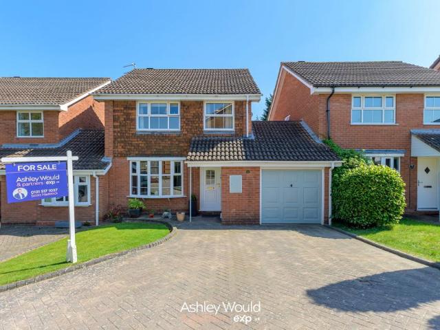 4 bedroom link detached house for sale