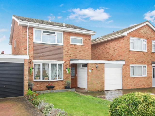 4 bedroom link detached house for sale