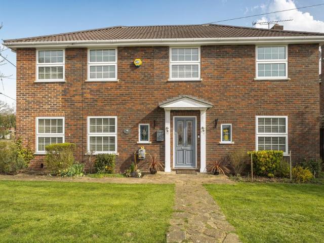 4 bedroom link detached house for sale