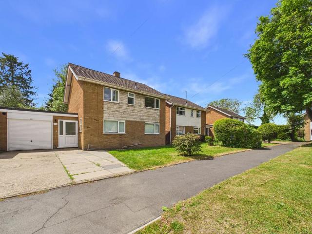4 bedroom link detached house for sale