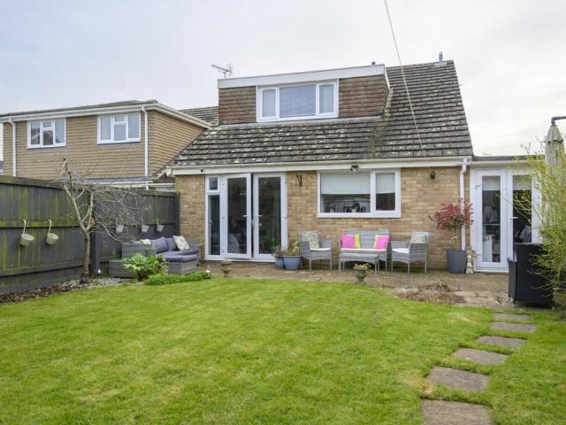 4 bedroom link detached house for sale