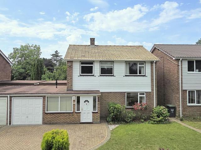 4 bedroom link detached house for sale