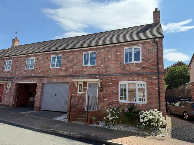 4 bedroom link detached house for sale