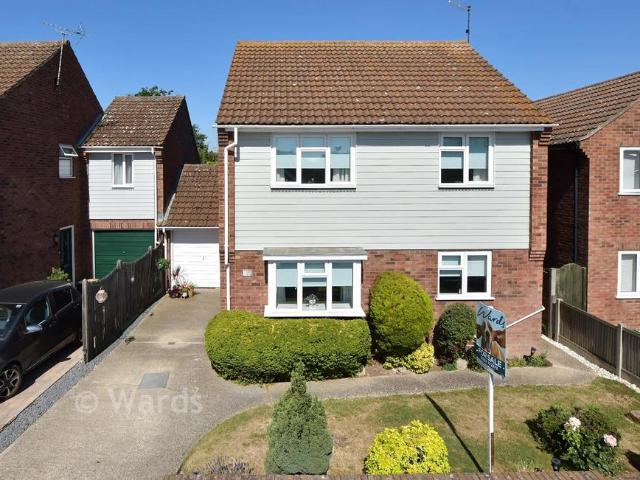 4 bedroom link detached house for sale