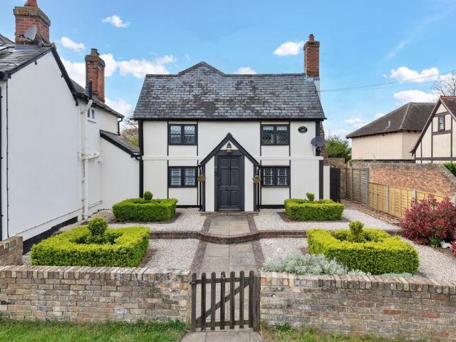 4 bedroom link detached house for sale