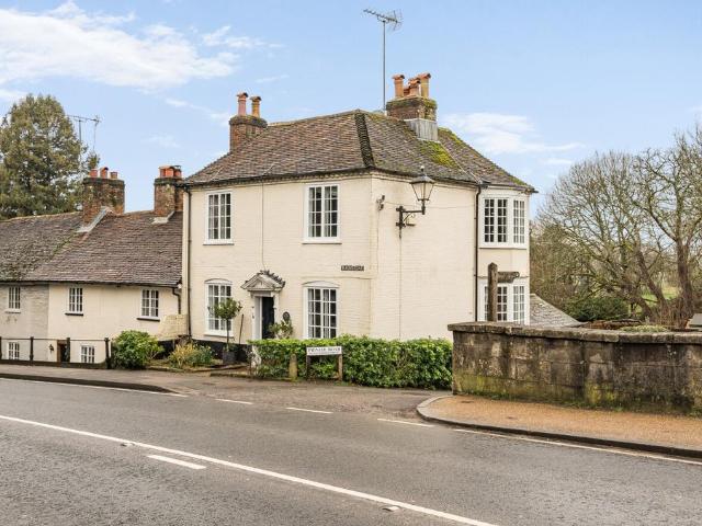 4 bedroom link detached house for sale