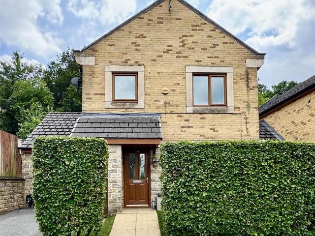 4 bedroom link detached house for sale