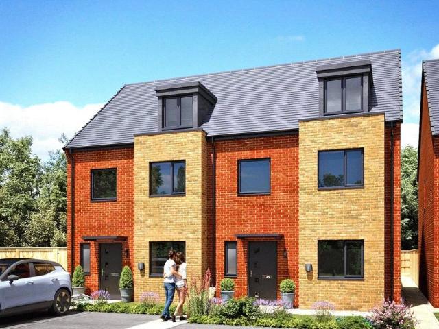 4 bedroom link detached house for sale