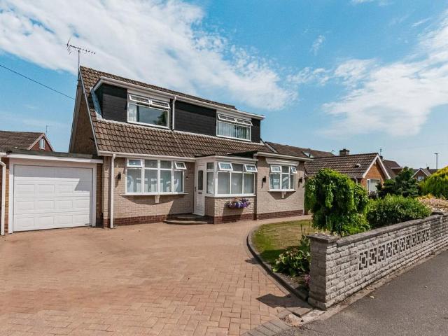 4 bedroom link detached house for sale