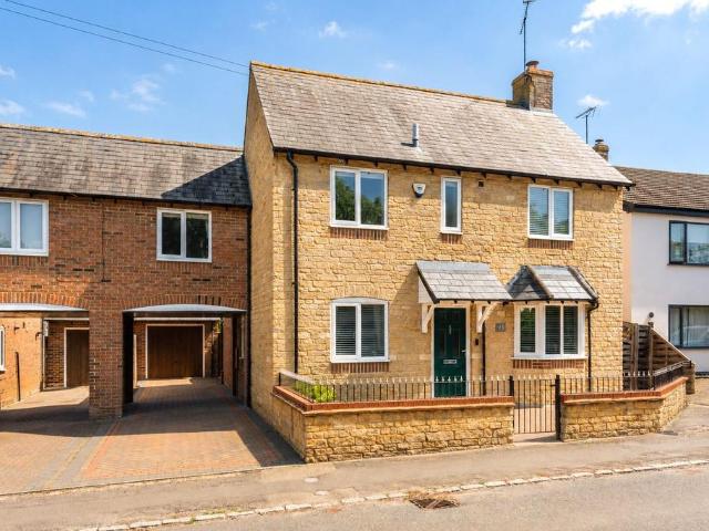 4 bedroom link detached house for sale
