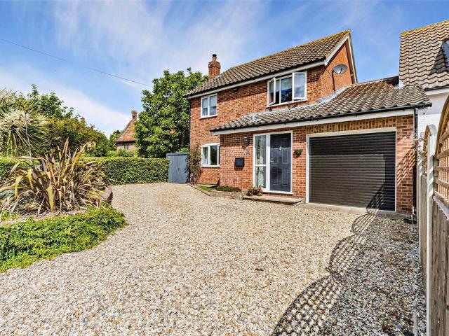 4 bedroom link detached house for sale