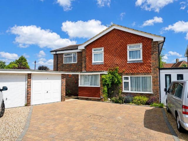 4 bedroom link detached house for sale