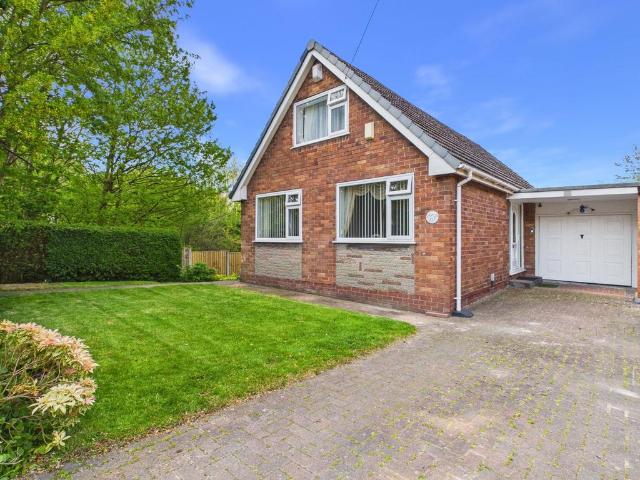 4 bedroom link detached house for sale