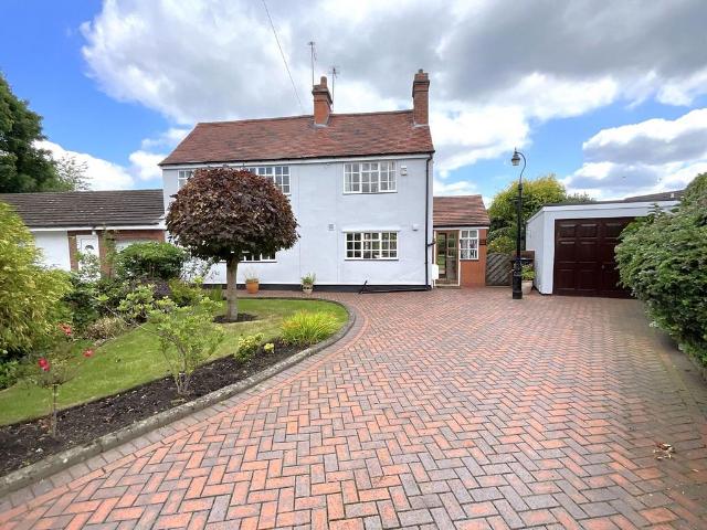 4 bedroom link detached house for sale
