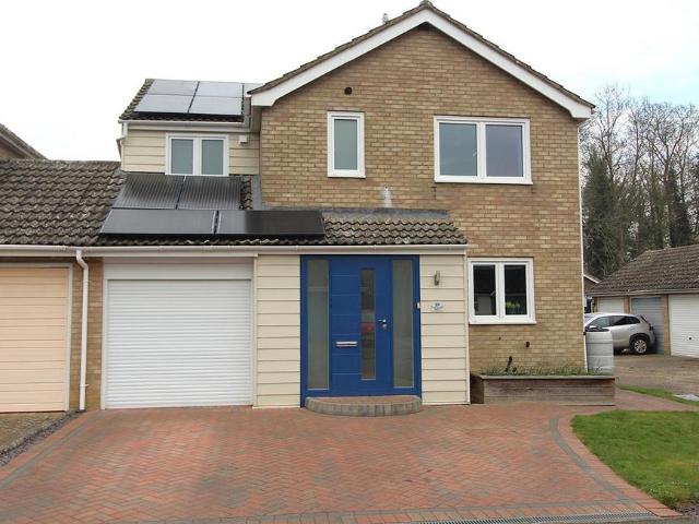 4 bedroom link detached house for sale
