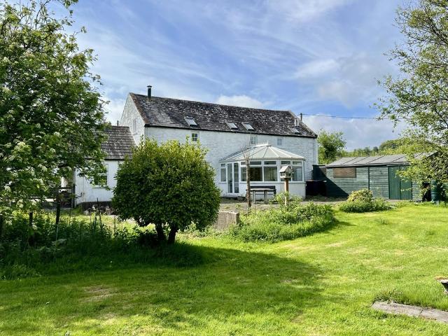 4 bedroom link detached house for sale