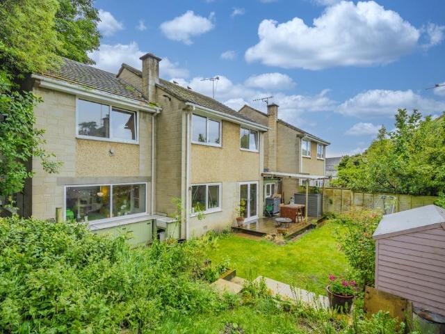 4 bedroom link detached house for sale